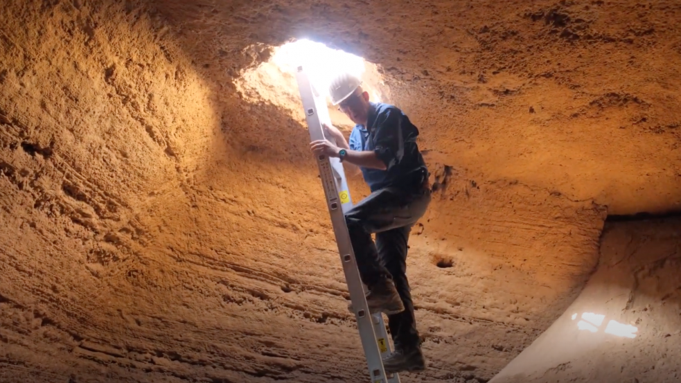 Hetek Közéleti Hetilap - Kincsekkel teli 3300 éves temetkezési ...